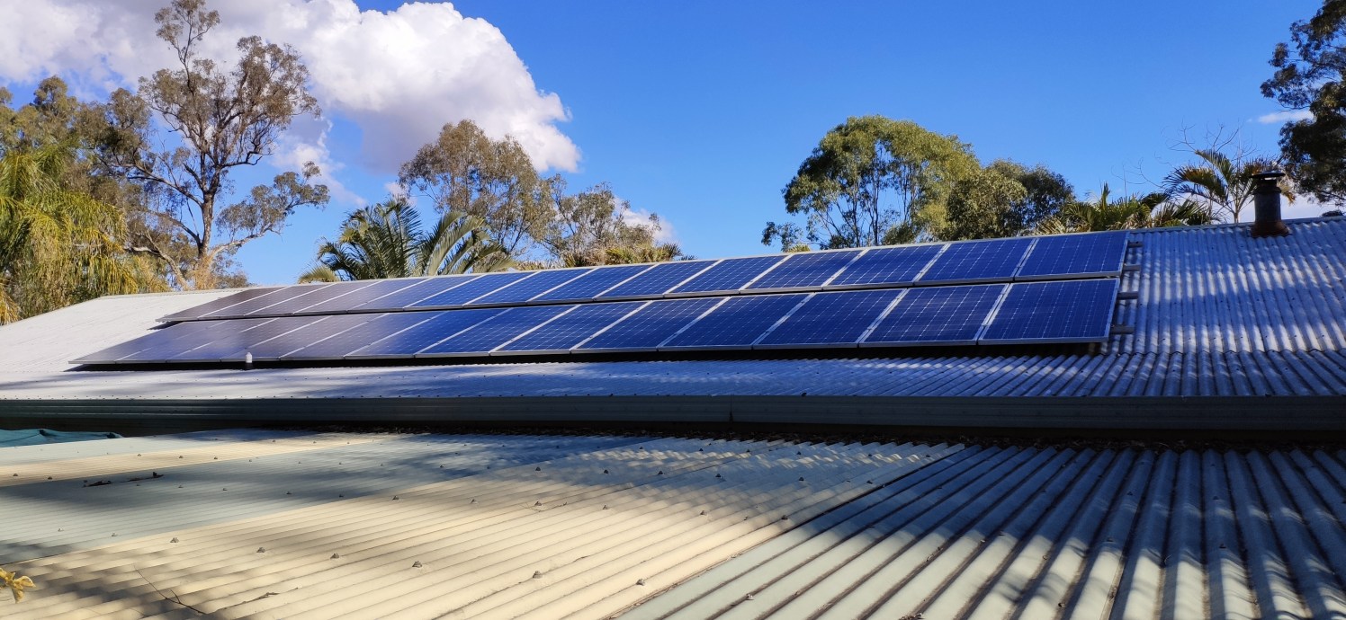 the Off-Grid-Garage – DIY Solar Battery Projects