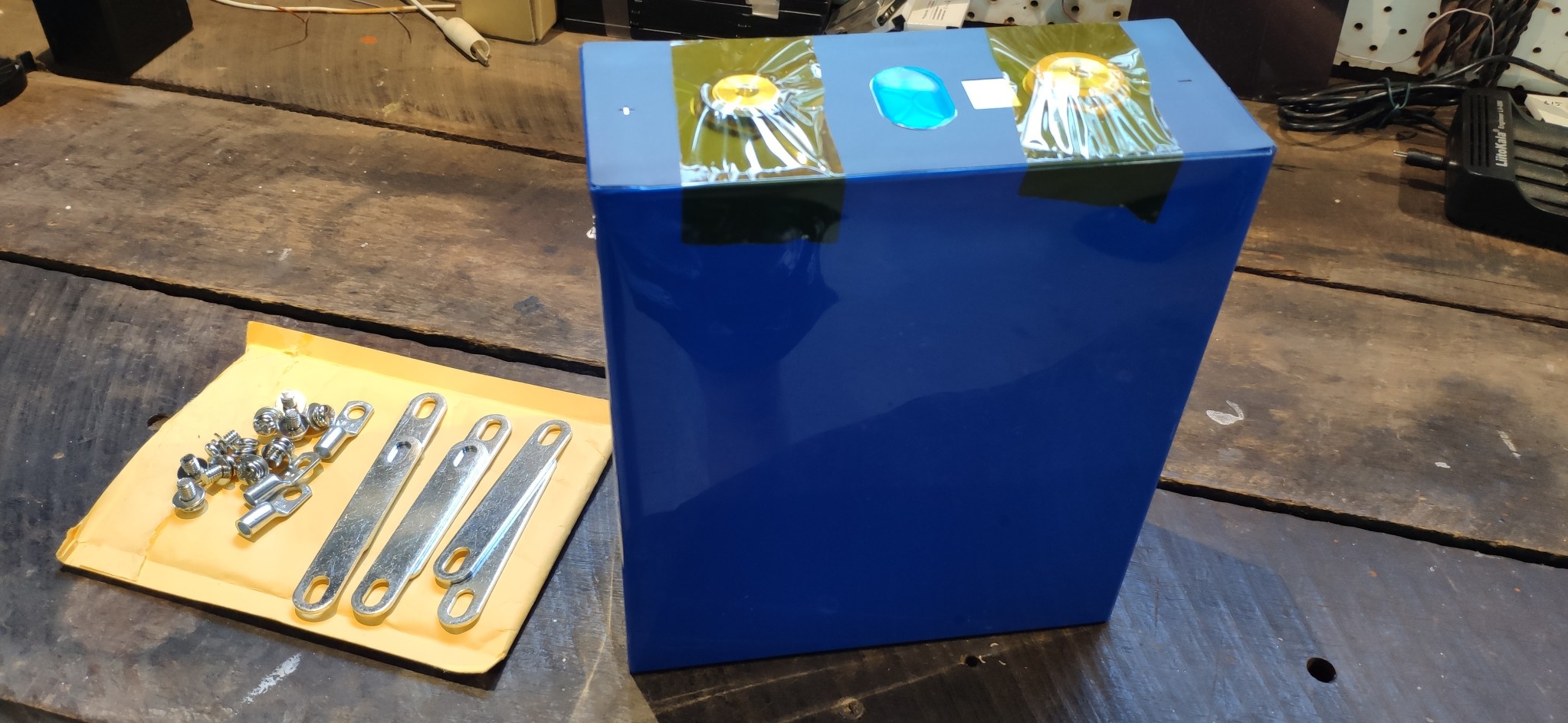 the Off-Grid-Garage – DIY Solar Battery Projects