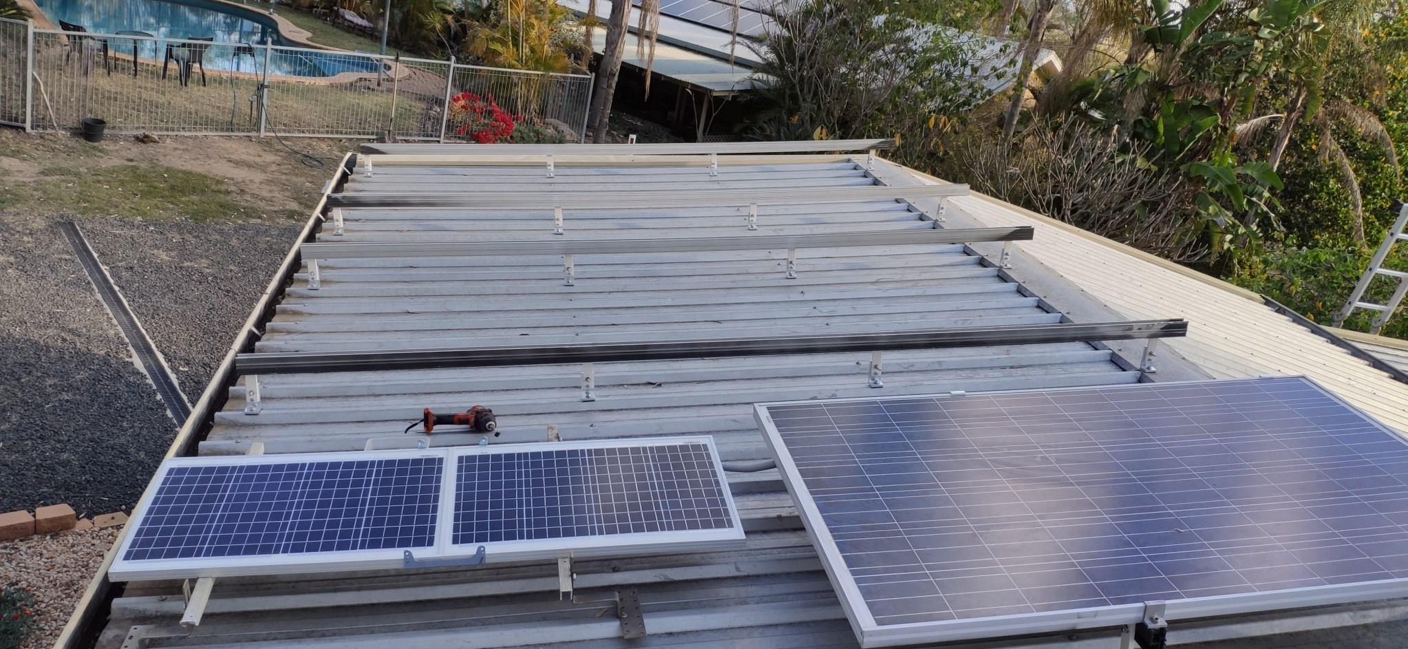the Off-Grid-Garage – DIY Solar Battery Projects