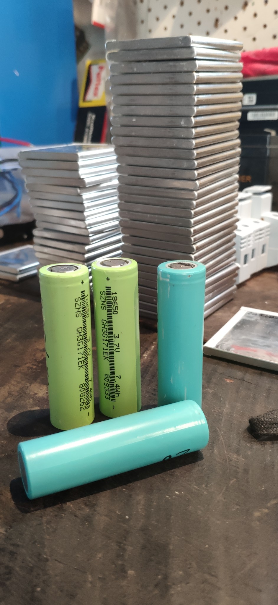 the Off-Grid-Garage – DIY Solar Battery Projects